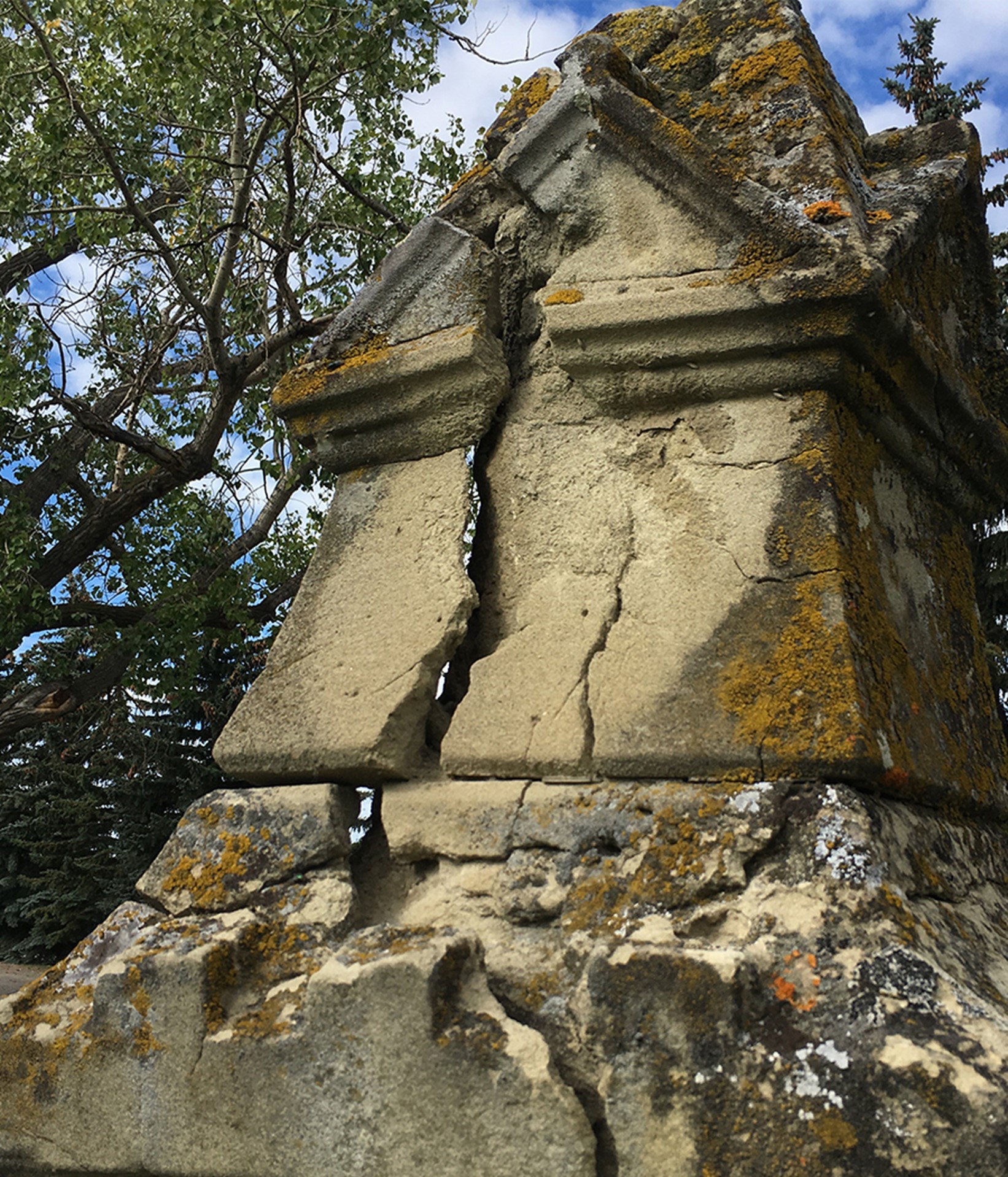 Exploring Types of Memorial Headstones in Calgary